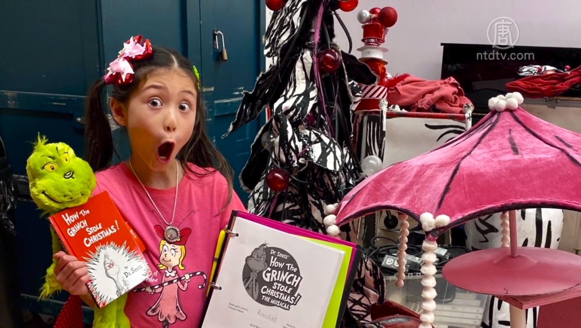 克服内向 纽约七岁华裔女孩登上百老汇 | 圣诞演出 | Rachel Ling Gordon | 大纽约节目所有焦点 | 新唐人电视台