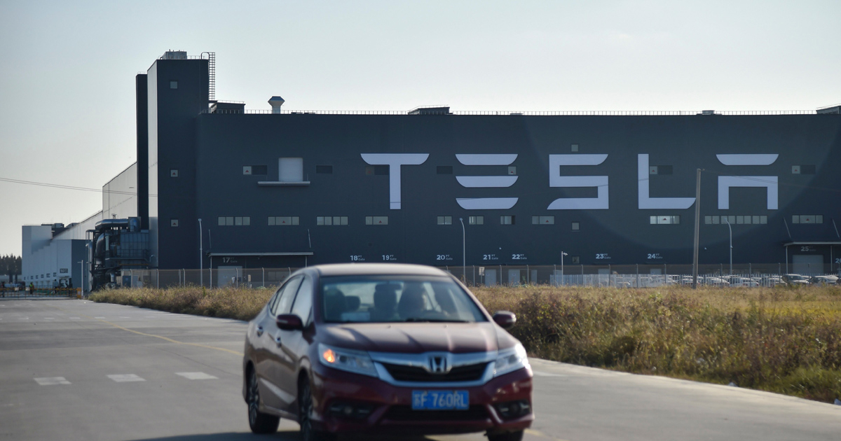 【财经100秒】特斯拉中国策略恐改变 上海厂长宋钢离职 | TP-Link路由器 | 同方威视 | TikTok | 新唐人电视台